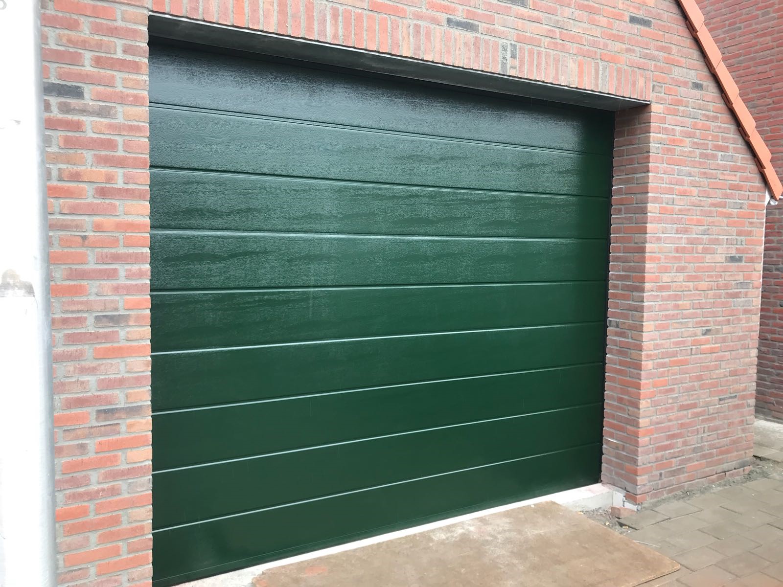 Garagedeur Helmond – Bedrijfsdeuren Nederland